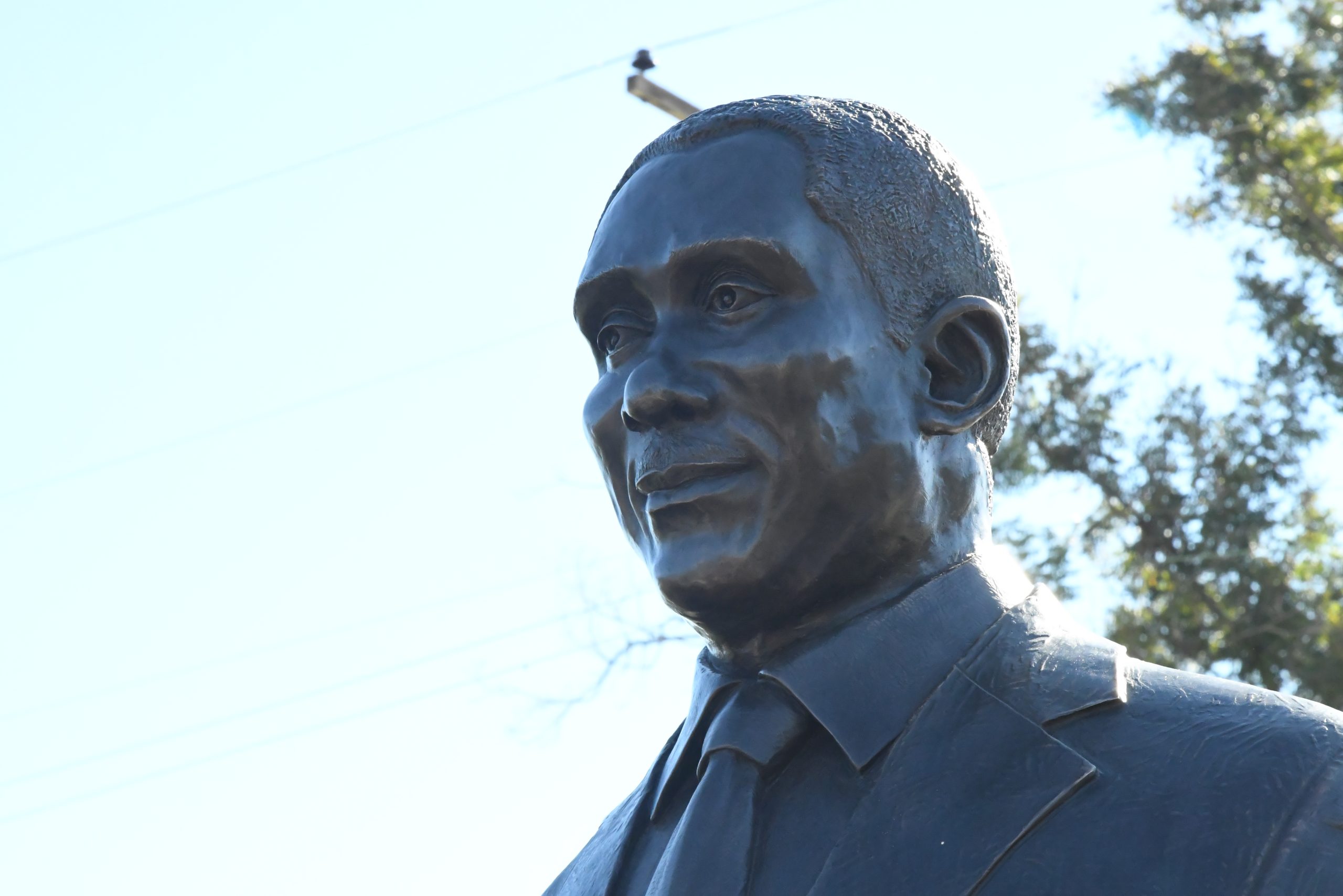 Statue honoring legendary publisher John H. Johnson erected at Delta ...